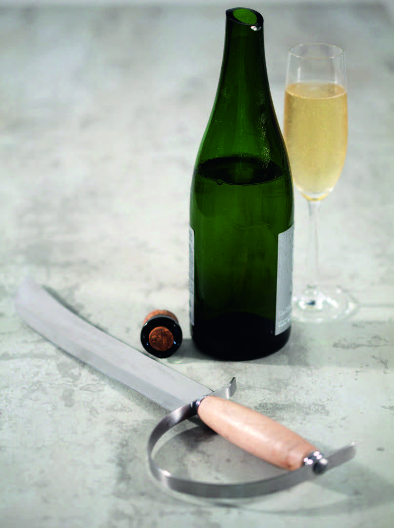 5 dicas para abrir o champagne com sabre · Revista ADEGA