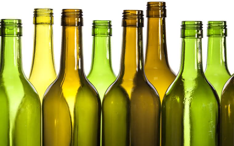 A garrafa, da areia ao vidro · Revista ADEGA